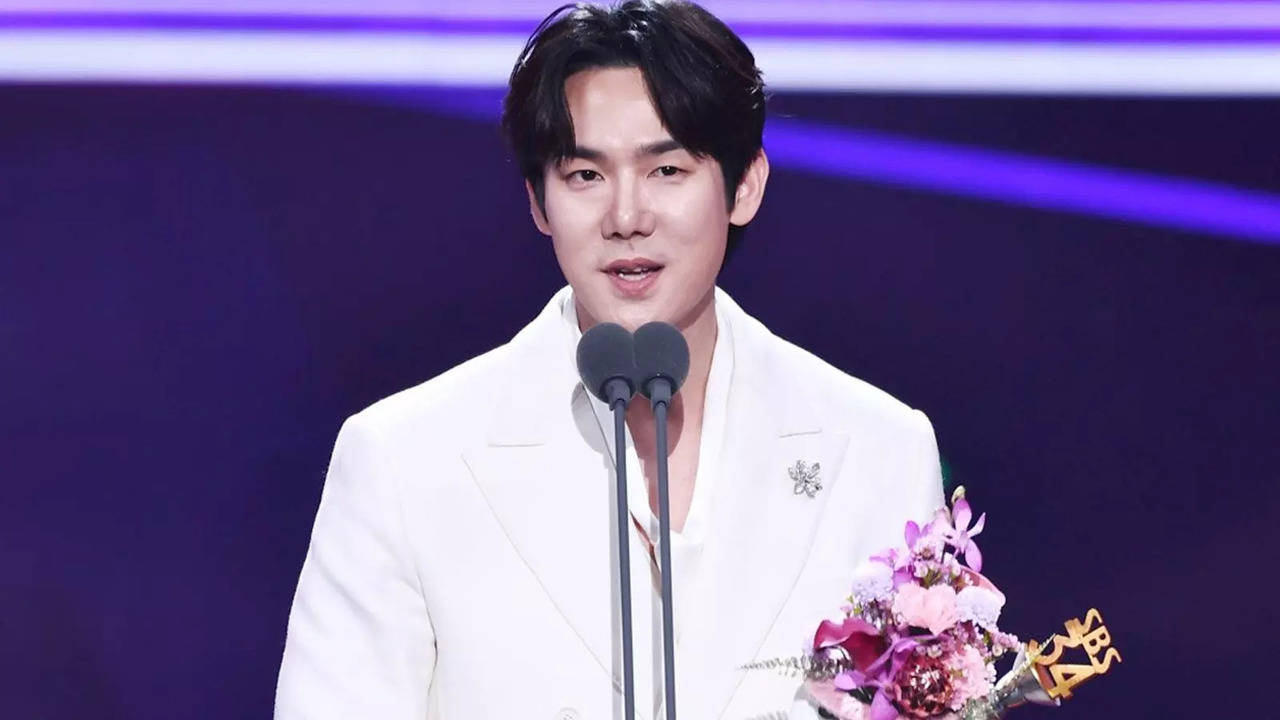 Yoo Yeon-Seok Gets 'Rookie' At 2024 SBS Entertainment Awards Leaving ...