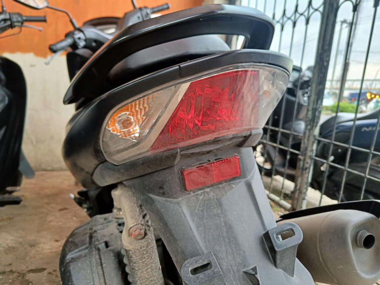 Gampang Kok, Cara Ganti Bohlam Lampu Rem Yamaha Lexi 125 Sendiri Gampang Kok, Cara Ganti Bohlam Lampu Rem Yamaha Lexi 125 Sendiri