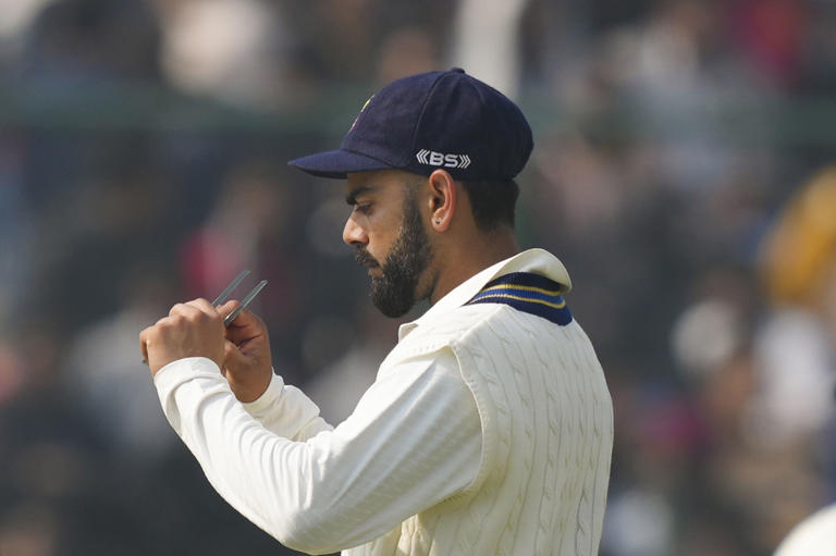 Homecoming of a King: Exuberant fans turn Delhi Ranji game into ...