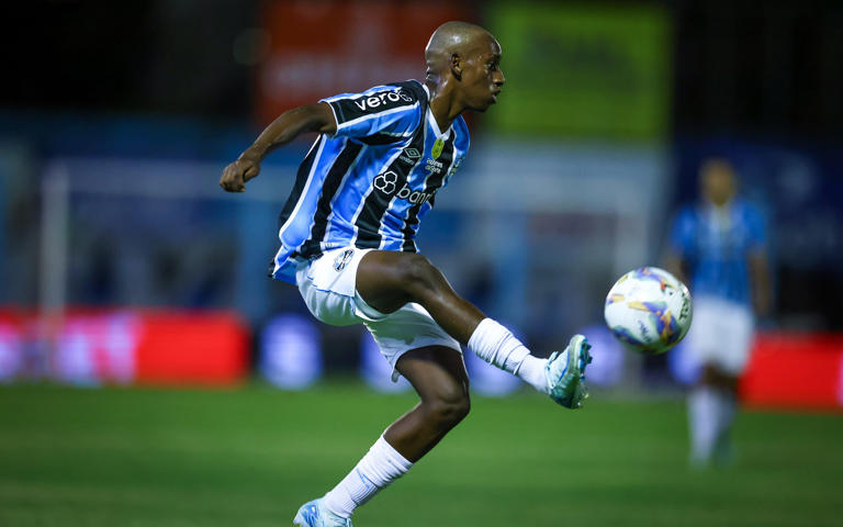 Aos 16 anos, Gabriel Mec estreia no profissional do Grêmio: 'Sonho de ...