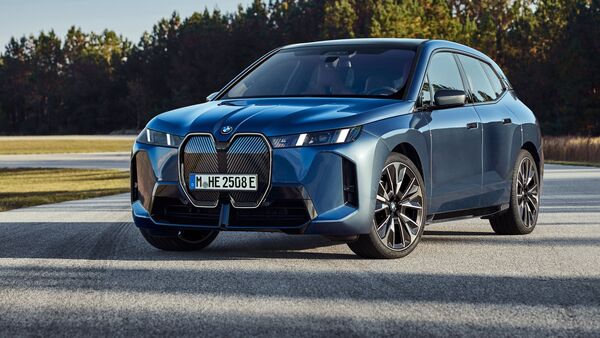 2025 BMW iX electric SUV unveiled with 700 km range. India launch ...