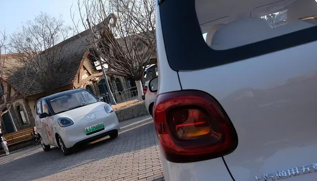 五菱宏光 MINIEV 四门版亮相