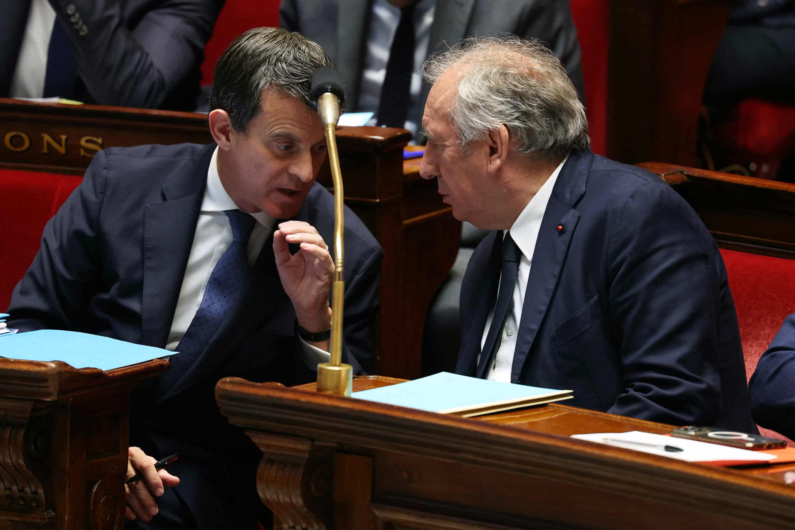 French economy shrank 0.1% in fourth quarter