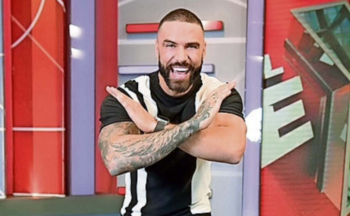 Fernando Lozada prueba suerte como conductor en "Al extremo"