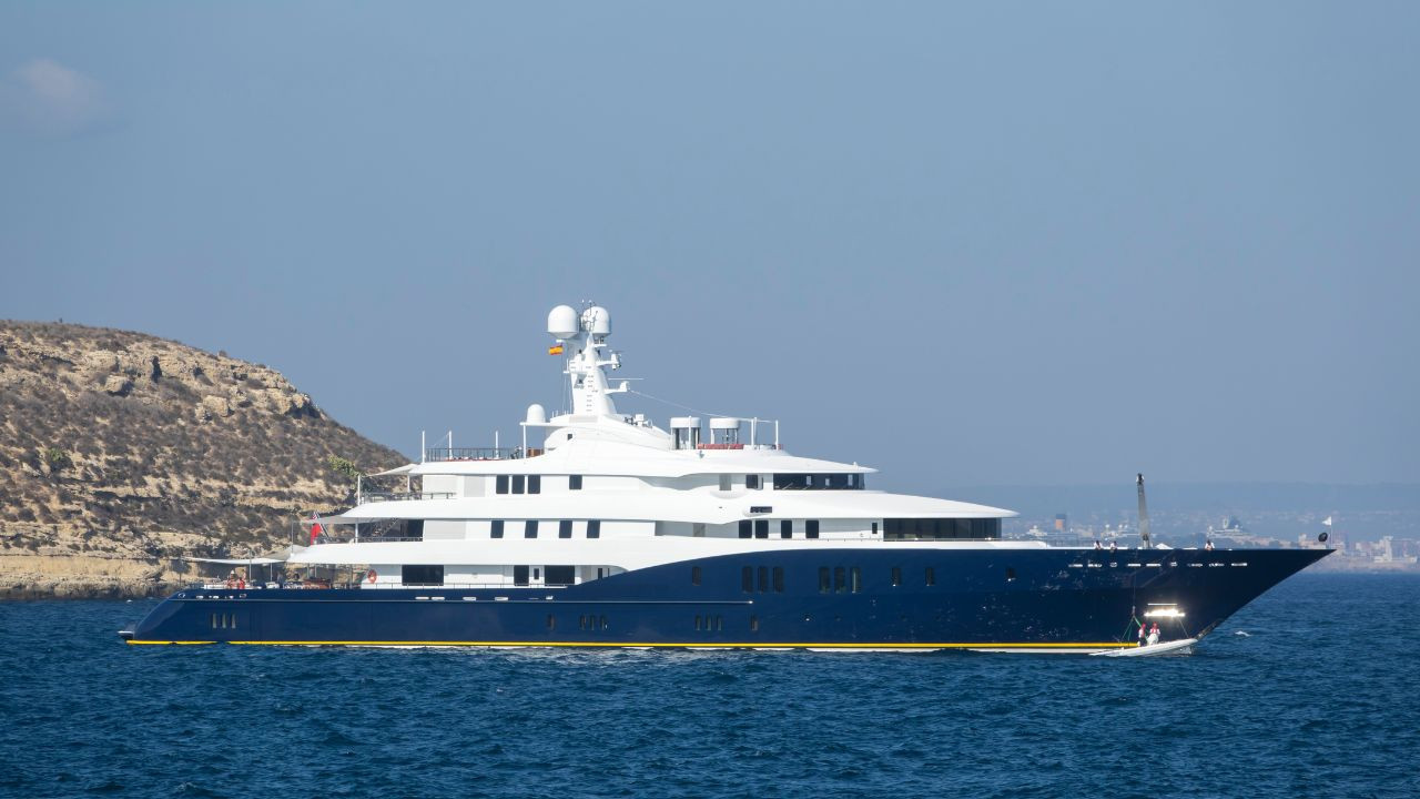 Bernard Arnault : le patron de LVMH ouvre les écoutilles de son ...