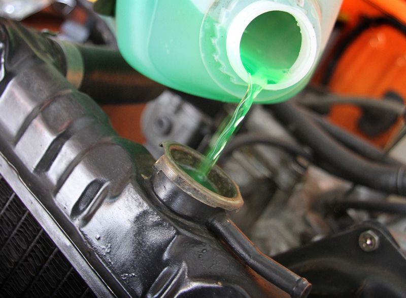 Wajib Tahu, Perhatikan Hal Ini Saat Ganti Air Radiator Agar Efektif