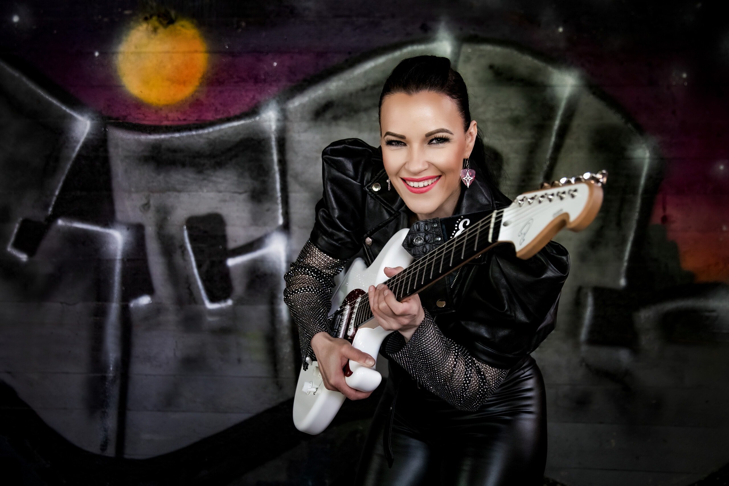 Bluestähti Erja Lyytinen julkaisi uuden kappaleen – kuuntele täältä