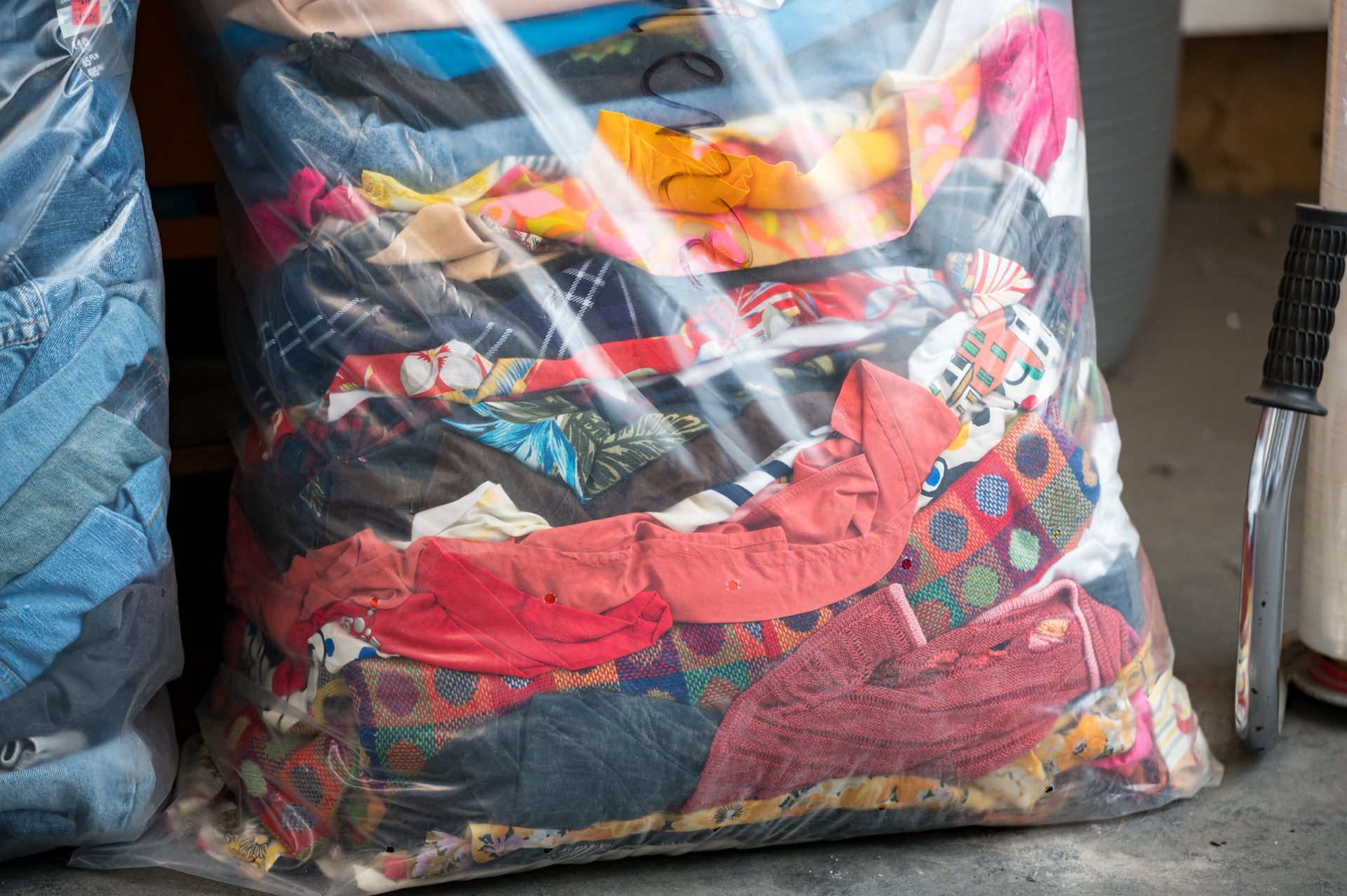 Nicht mehr verwendbare Textilien zum Restabfall