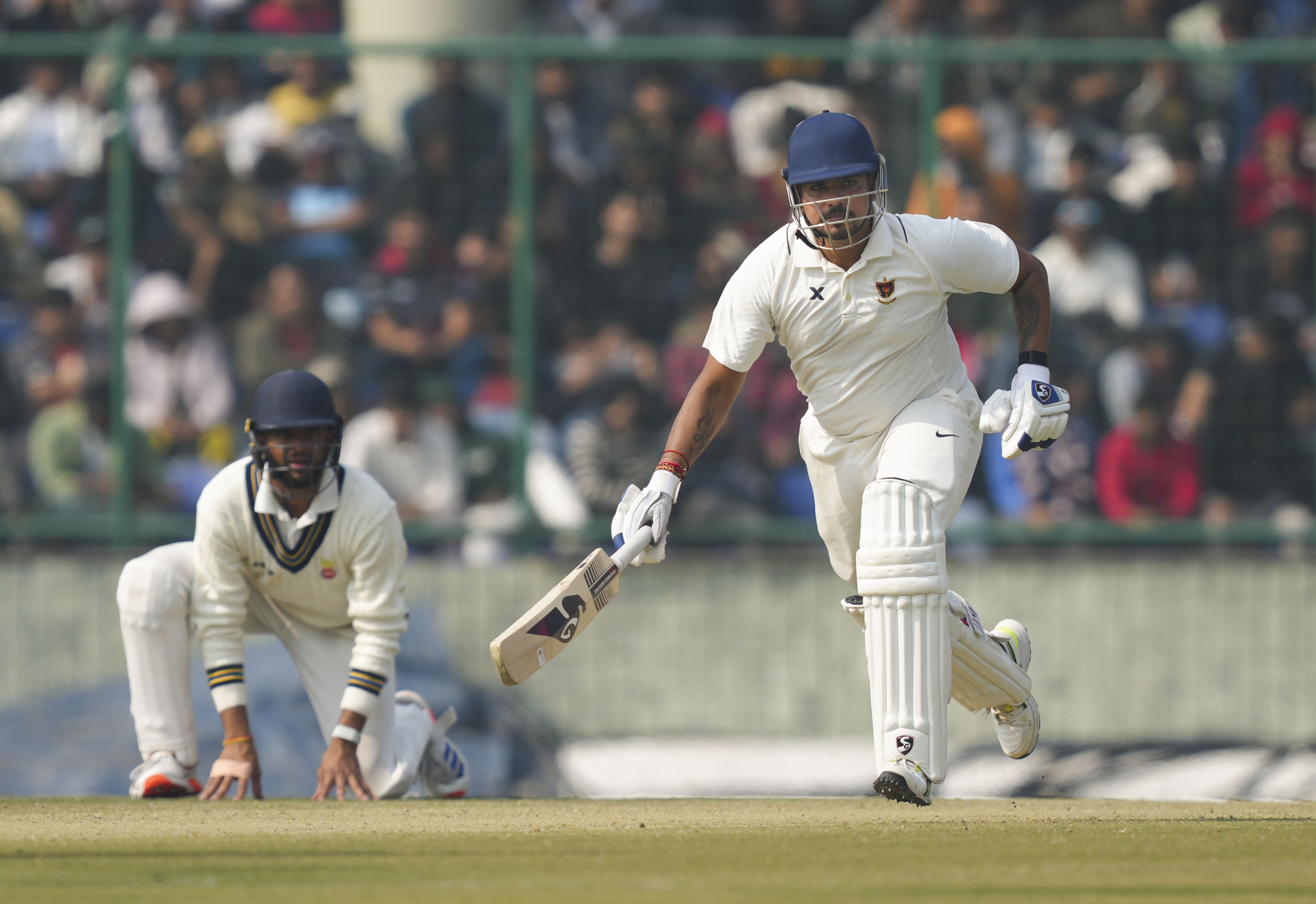 Homecoming of a King: Exuberant fans turn Delhi Ranji game into ...