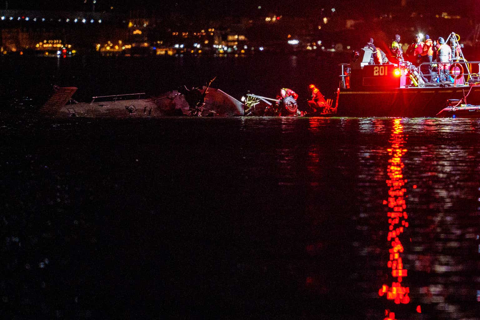 American Airlines plane crash: No survivors expected; Trump says ...