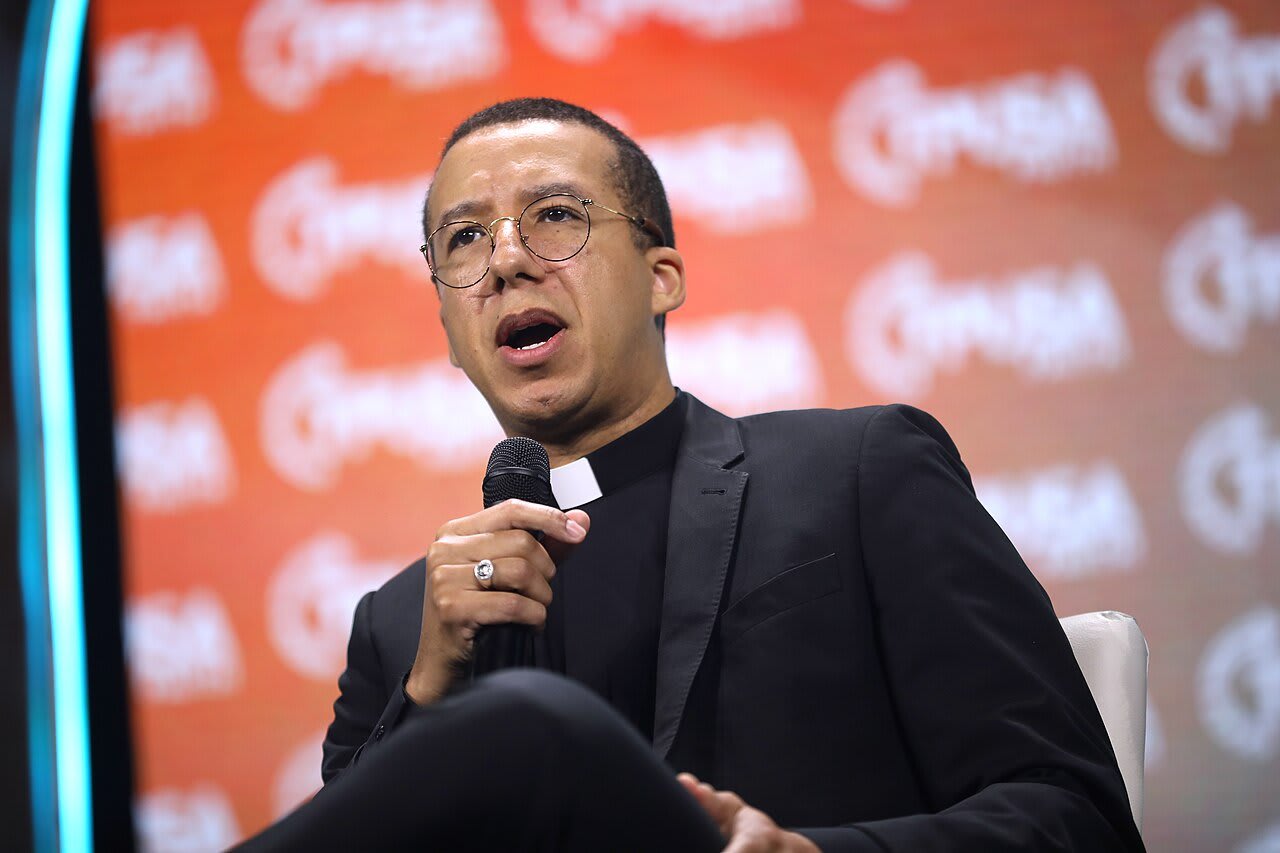 Church leaders disavow right-wing priest for 'likely trolling' with ...