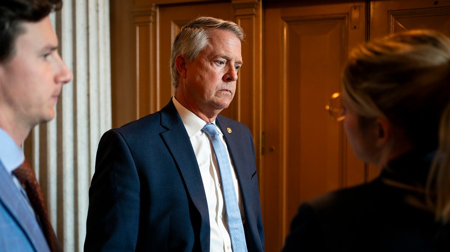 Kansas senator: Crash near National Airport an ‘unbearable sorrow’