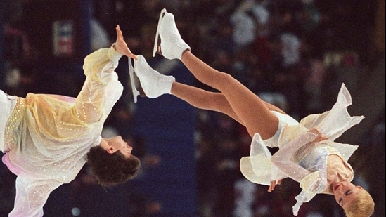 Boston skating club says 2 teens among 6 members killed in Washington ...