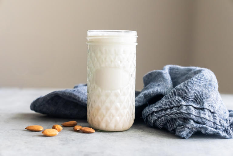 How to Make Homemade Unsweetened Almond Milk (Quick & Easy Recipe)