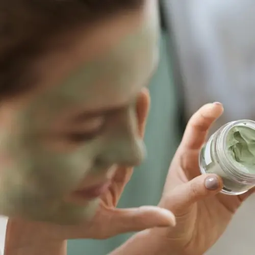 6 Rekomendasi Masker yang Baik untuk Kulit Berjerawat