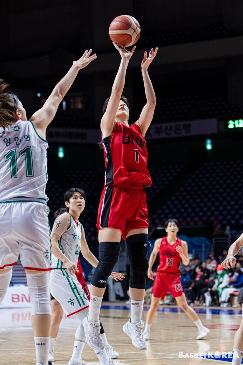 [BK포토] 부산 BNK SUM vs 부천 하나은행 경기 화보