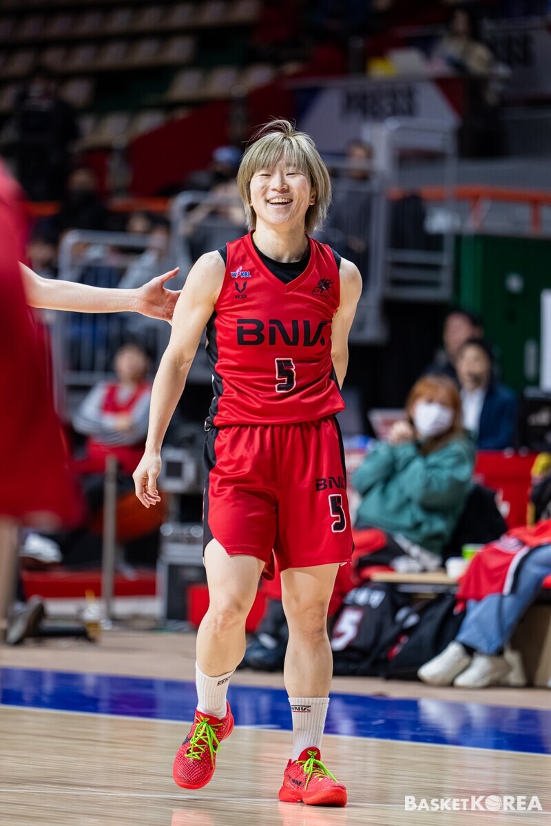 [BK포토] 부산 BNK SUM vs 부천 하나은행 경기 화보