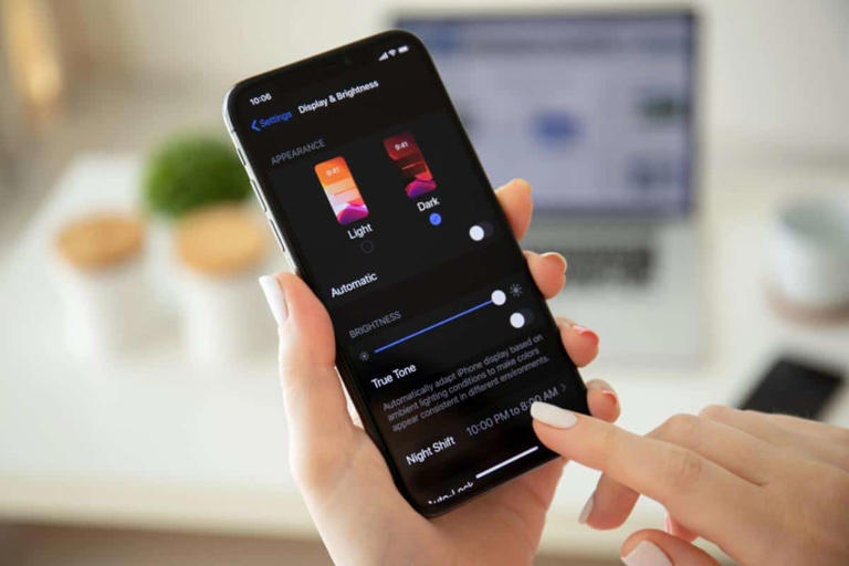 Dark mode sugli smartphone: come attivarla, benefici e personalizzazione