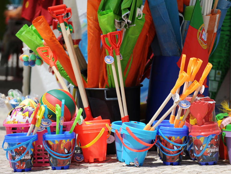 Nearly half a million fines issued to parents for taking children out ...