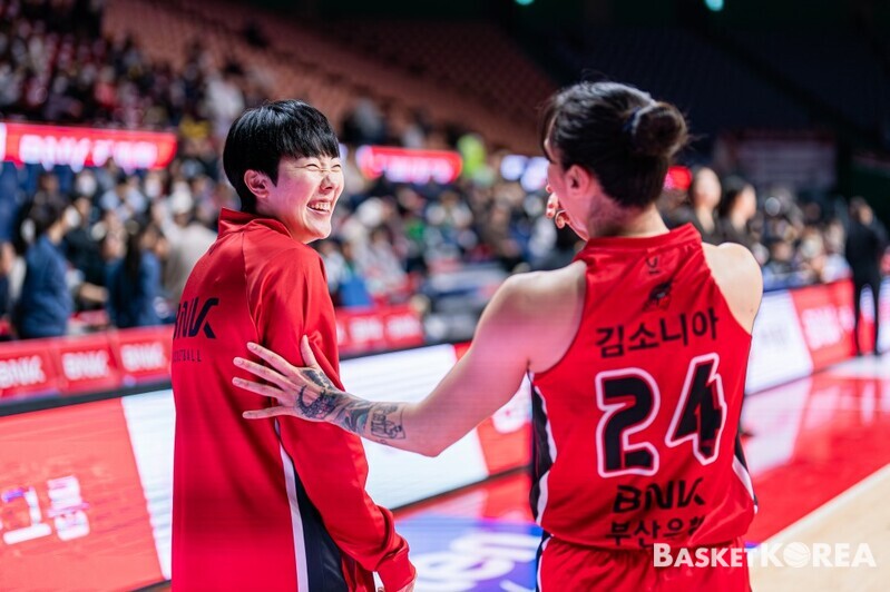 [BK포토] 부산 BNK SUM vs 부천 하나은행 경기 화보