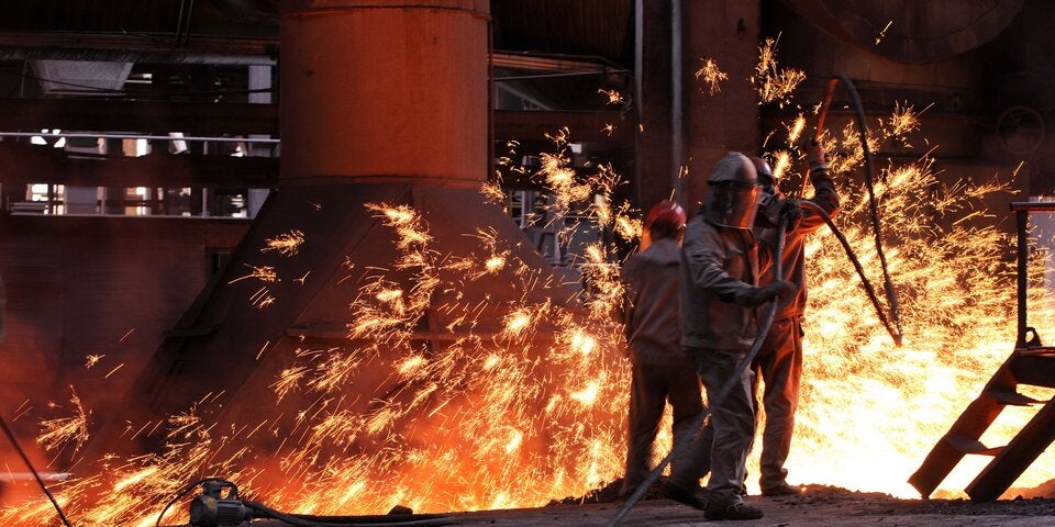 Angst-Umfrage: Fast alle deutschen Industriezweige streichen Stellen