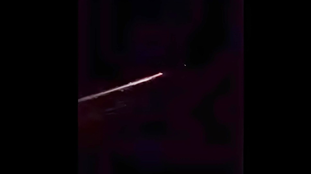 Video: Elon Musk's Starlink satellite crashes from space, sparks 62 ...