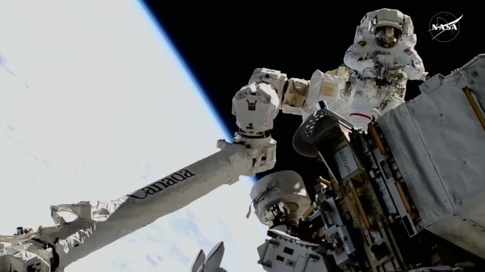 Astronauts at the center of Starliner drama step out for spacewalk ...