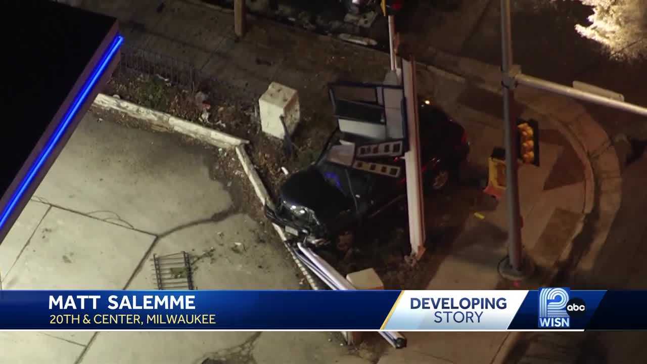 Crash destroys Milwaukee gas station sign