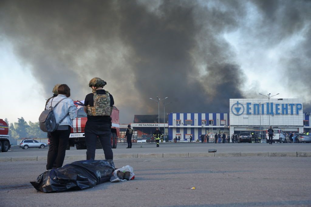 Ukraine identifies Russian commanders behind deadly hypermarket strike ...