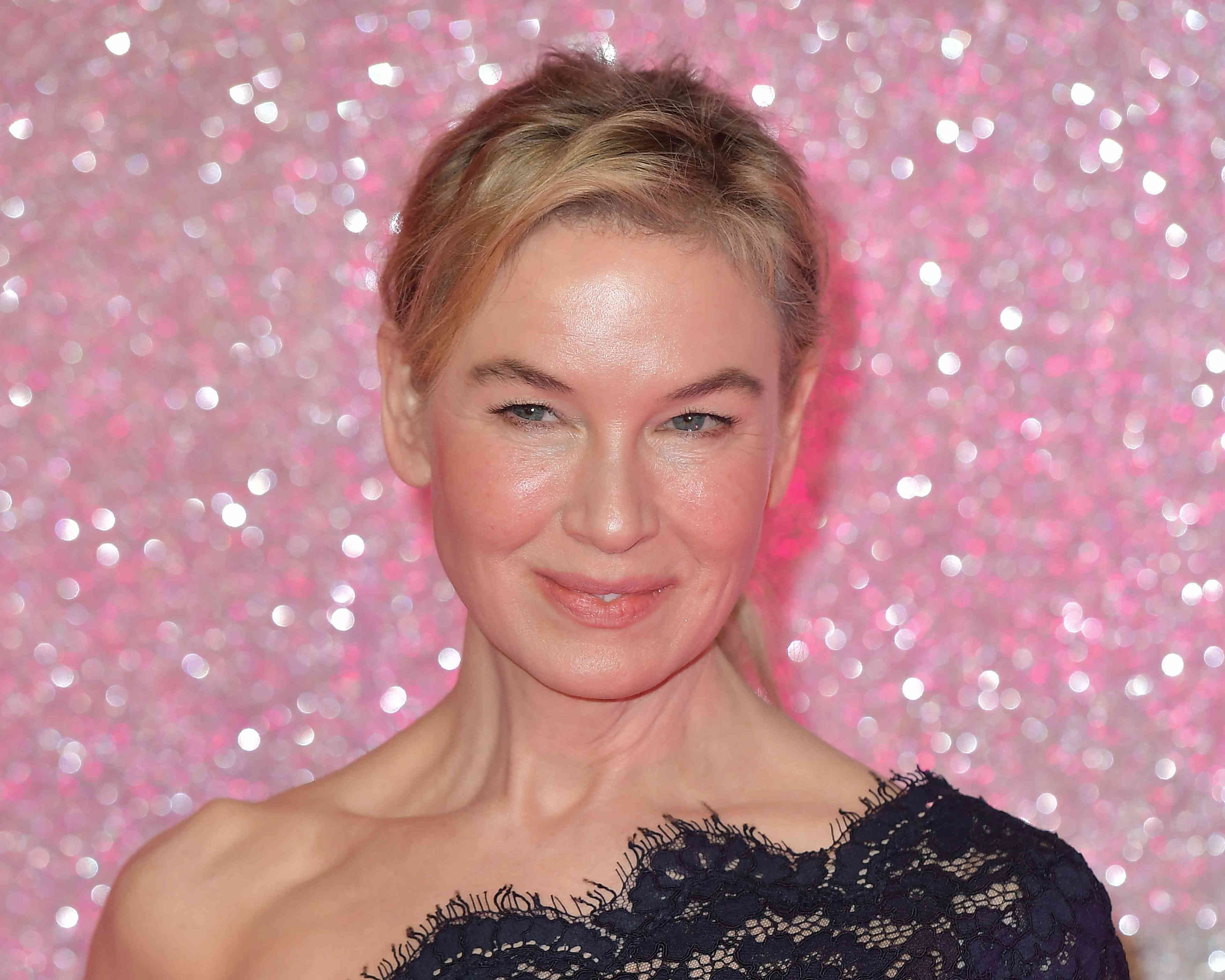 Renée Zellweger Swapped Her Pixie Cut for Long Extensions at the ...