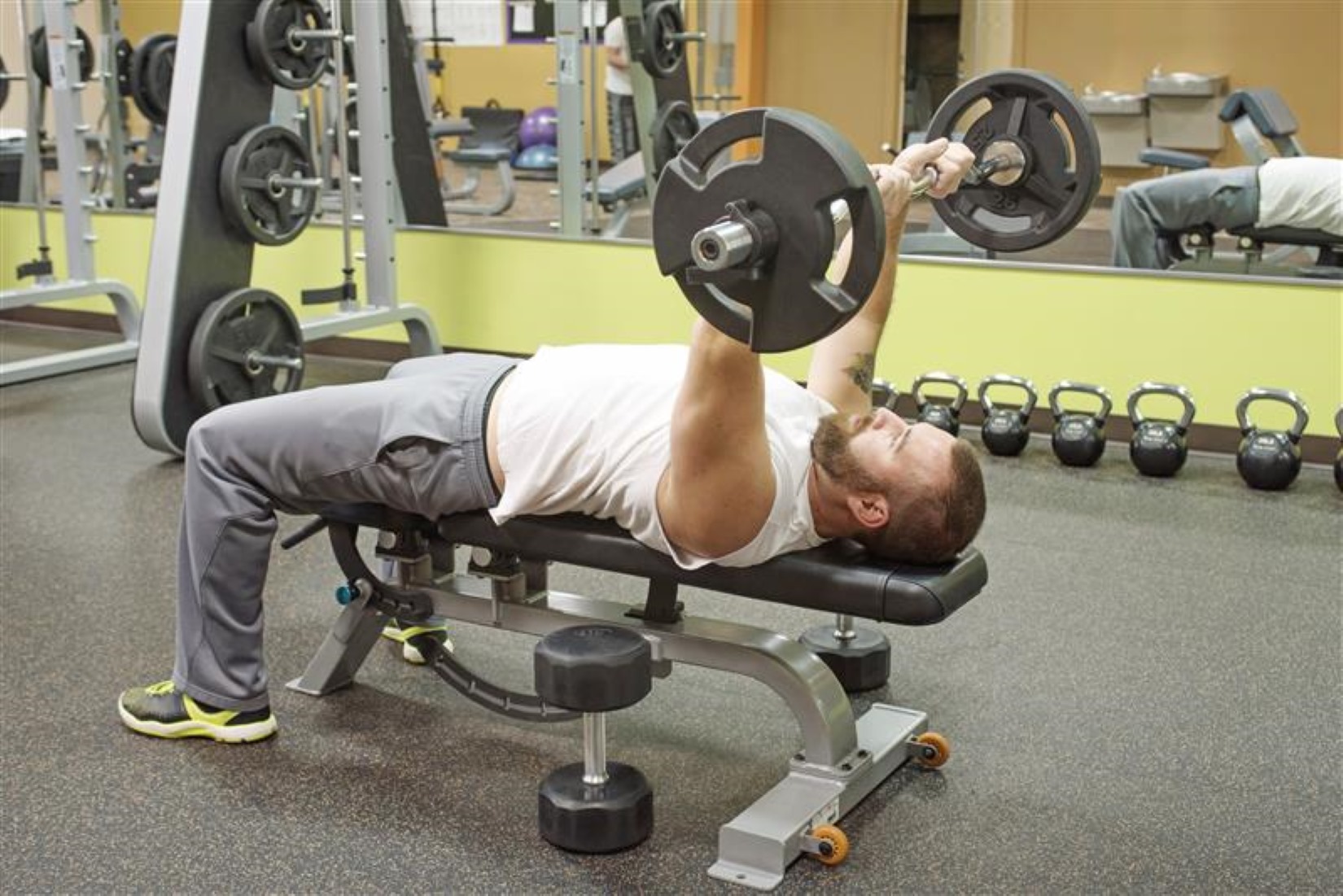 How to do skull crushers the right way: The dos and don’ts you need to know