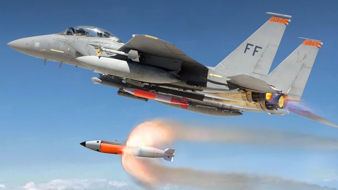 US Tests Dropping "Safe" Nuclear Bomb from Advanced Fighter Jet