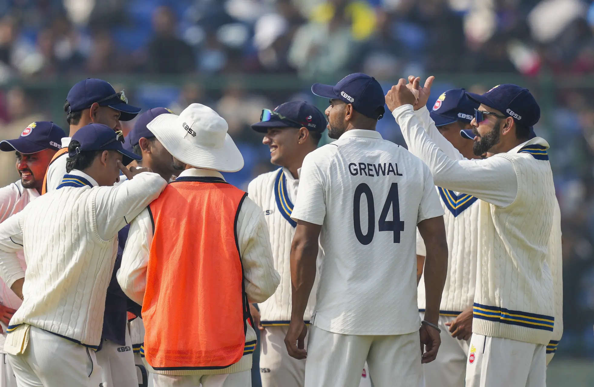 Homecoming of a King: Exuberant fans turn Delhi Ranji game into ...