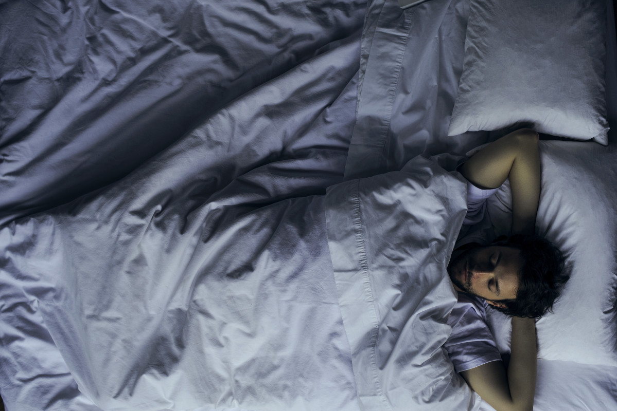 Longevity Expert Bryan Johnson Shares 3 Sleep Hacks for a "Perfect ...