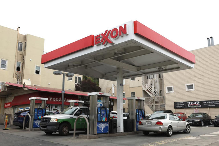 Why Exxon Mobil Stock Is Dipping After Earnings Beat Forecasts