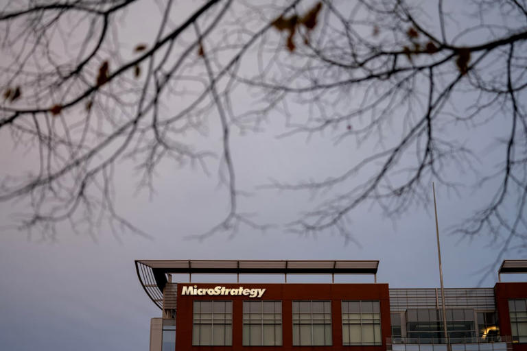 MicroStrategy May Have to Cut Price for 8% Preferred-Stock Offering