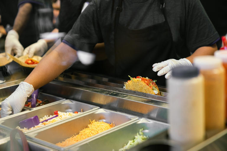 California's Fast Food Minimum Wage Increase Has Led to Higher Food ...