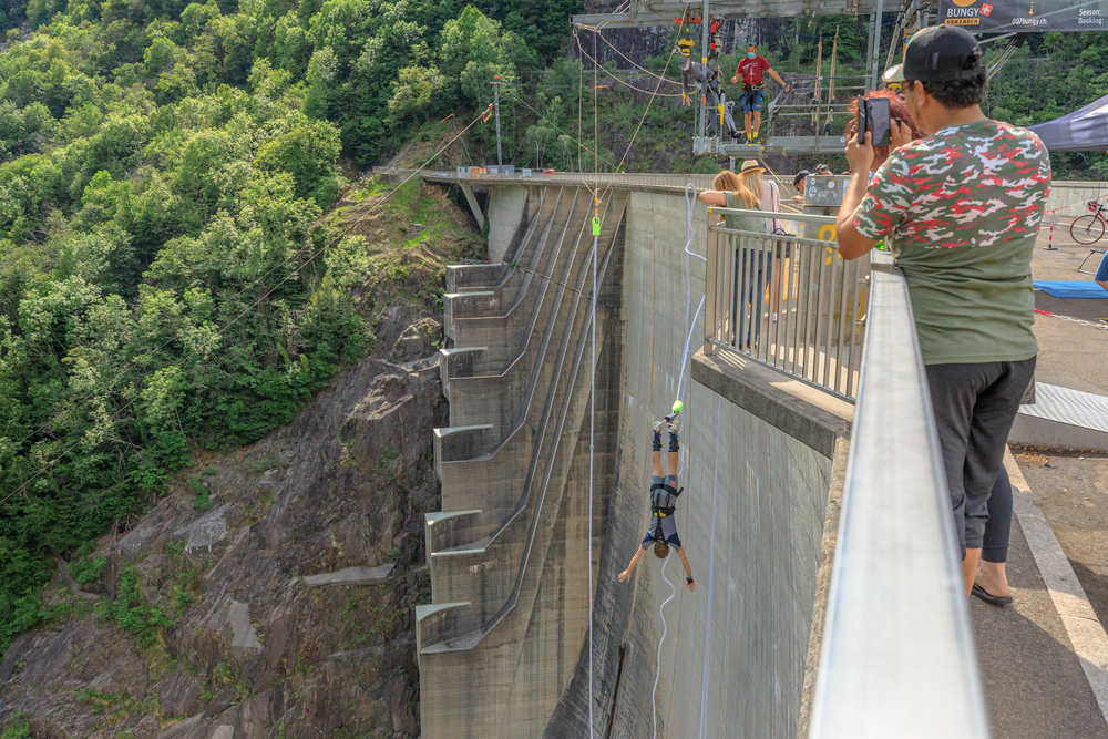 20 Spectacular Bungee Jumping Locations Around the World