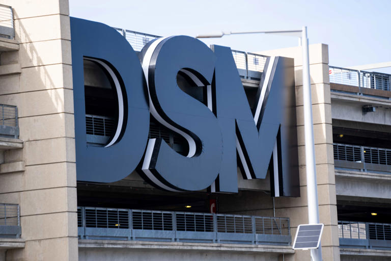 You can't miss it: Des Moines International Airport gets 20-foot-tall ...