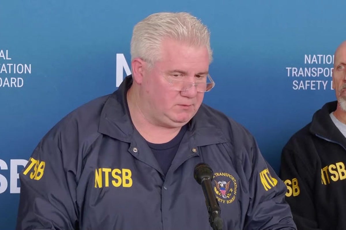 NTSB spokesman fights back tears as he makes pledge to families of ...