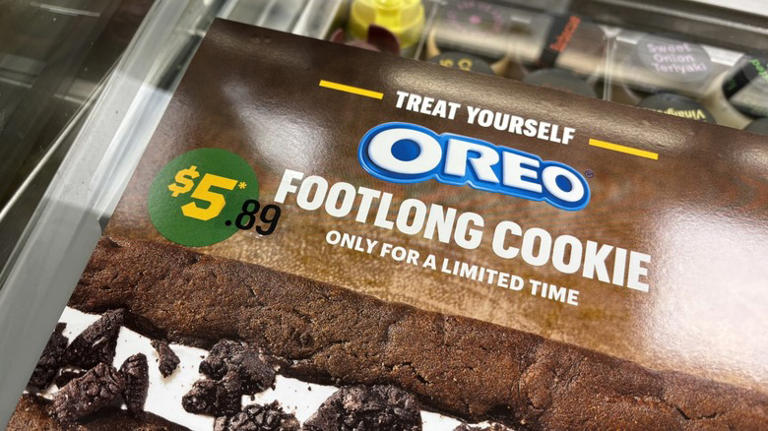 Review: The Subway OREO Footlong Cookie Is The Perfect Storm Of Weird ...