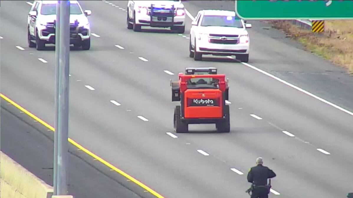Track loader leads Mobile police on pursuit on Interstate 10; officers fire