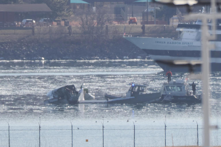 'Black box' flight data recorder recovered in DC plane crash: Recap