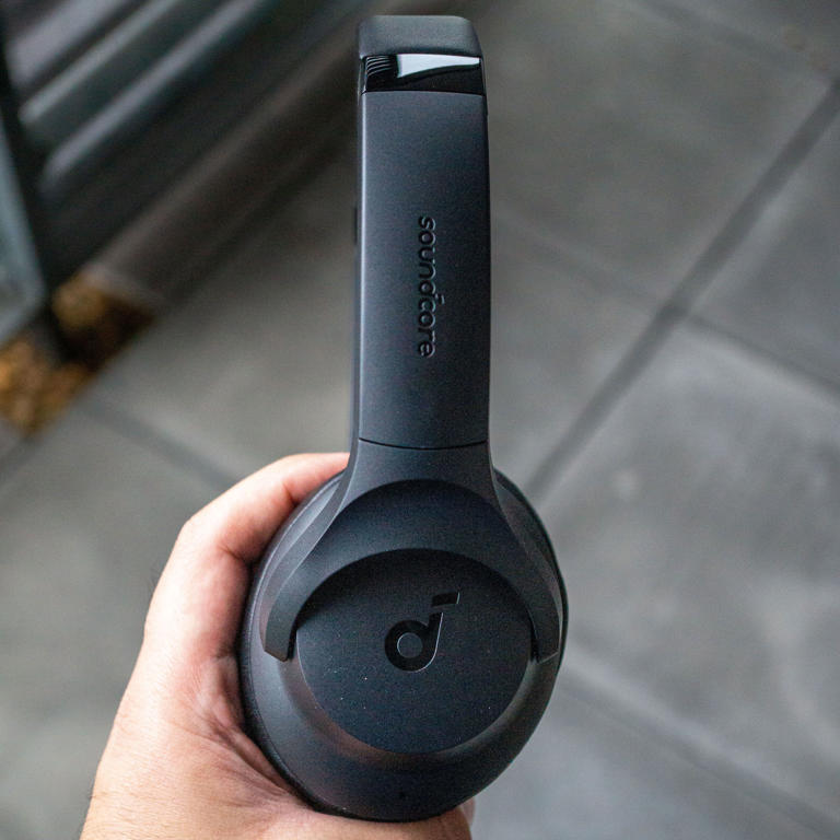 Why Soundcore's Q20i noise-cancelling headphones are worth it for those ...