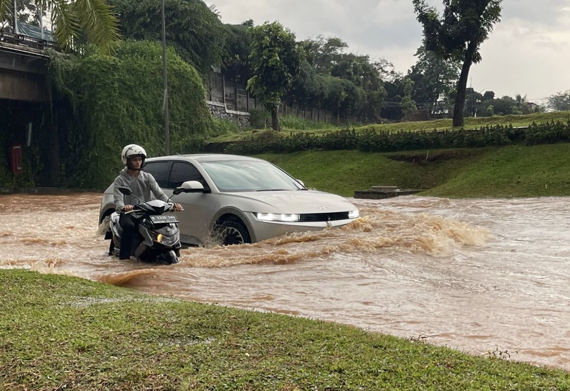 Awas, Tiga Komponen Mobil Ini Gampang Berkarat Bila Sering Menerjang Banjir