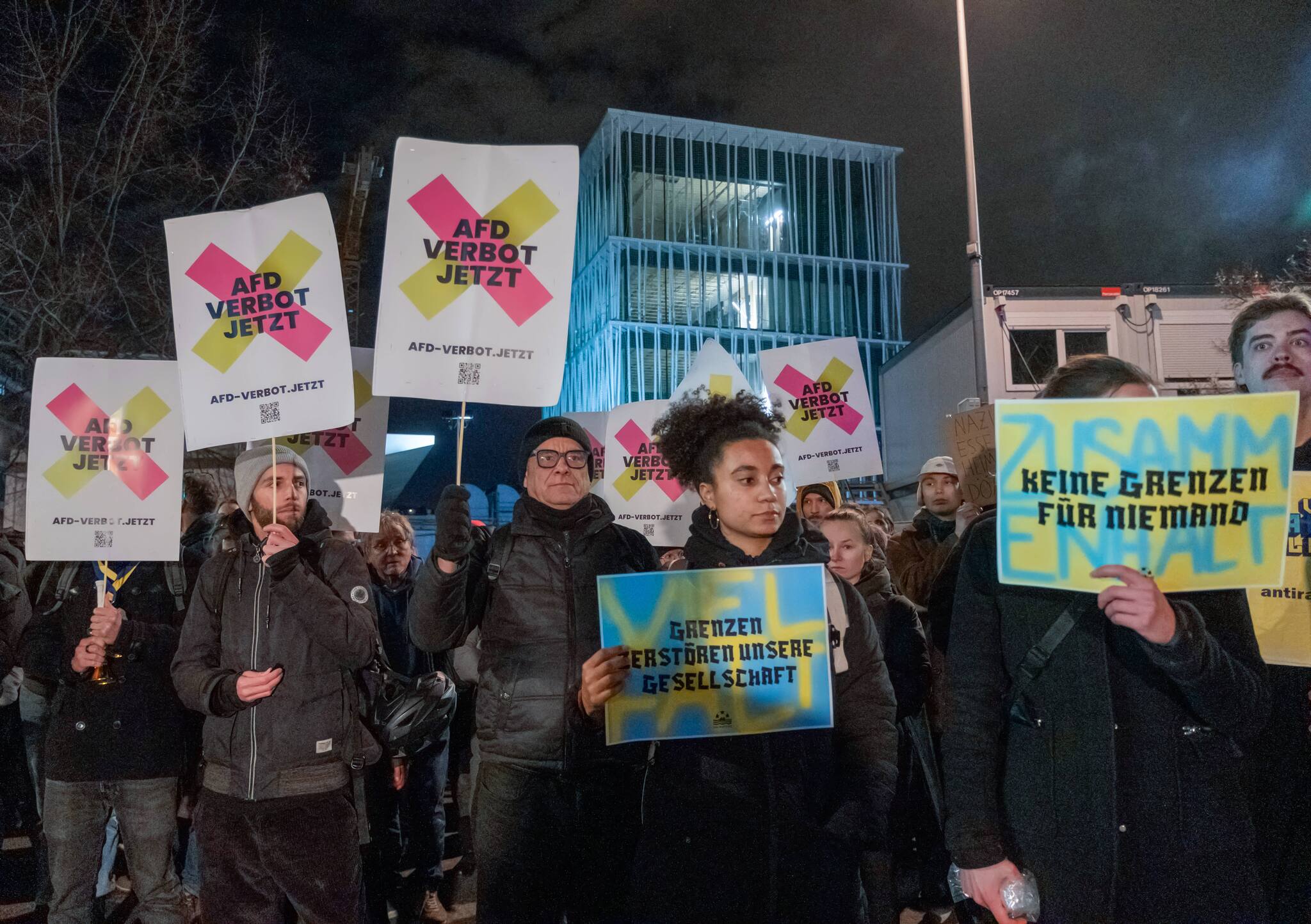 Bundesweite Proteste gegen AfD-Abstimmung: Mehr als 90 Demonstrationen ...