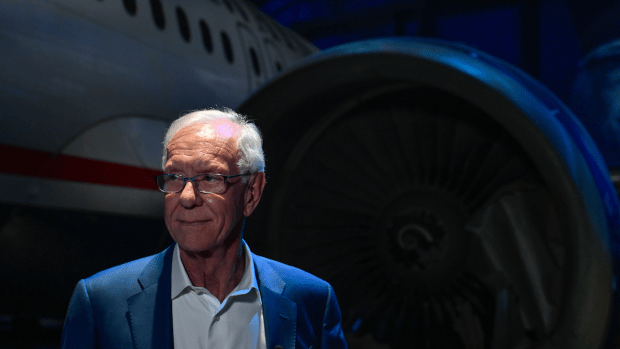 Captain Sully Offers His Take on American Airlines 5342, Helicopter ...