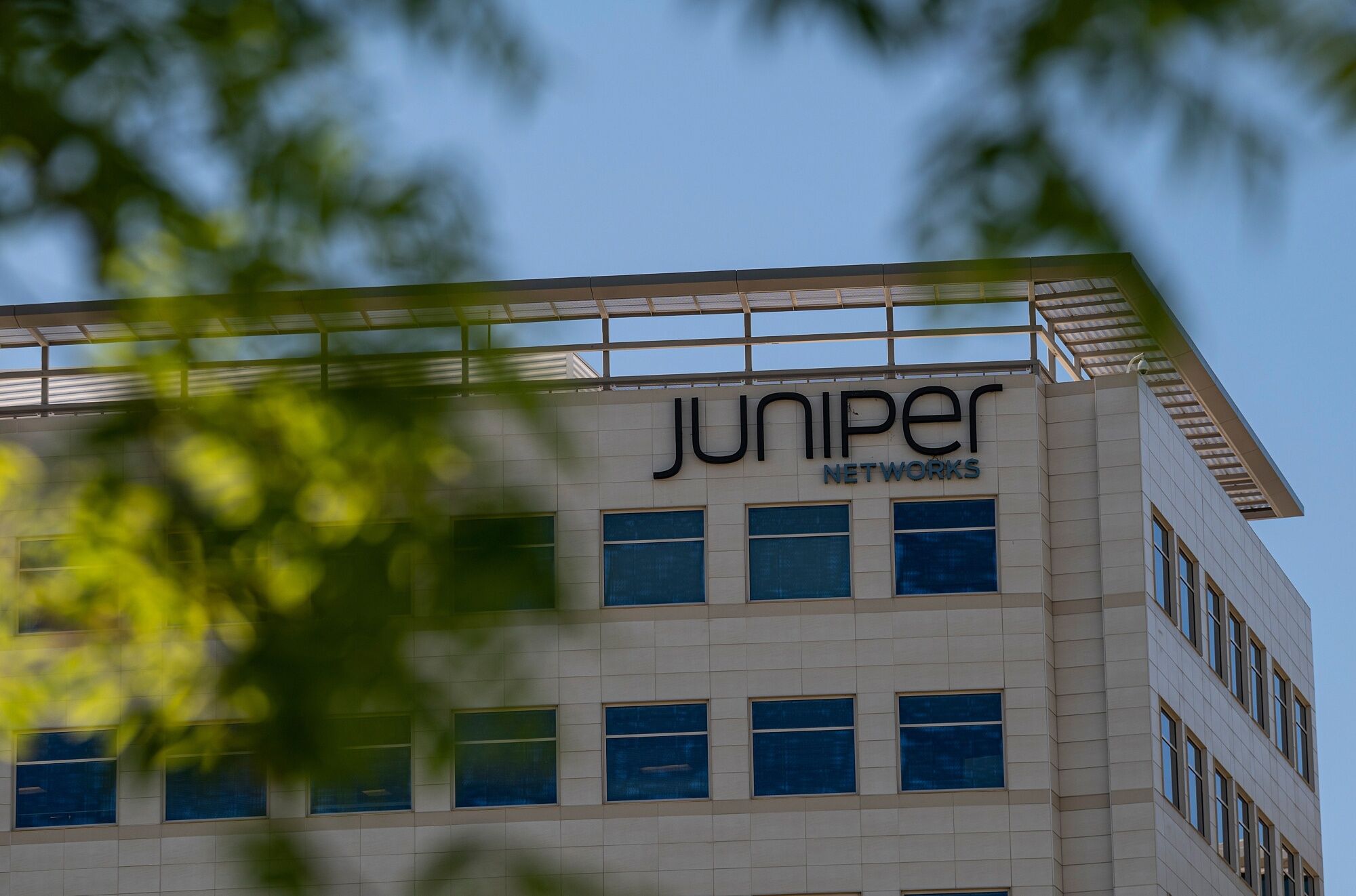 US Sues to Stop HPE $14 Billion Deal to Buy Juniper Networks