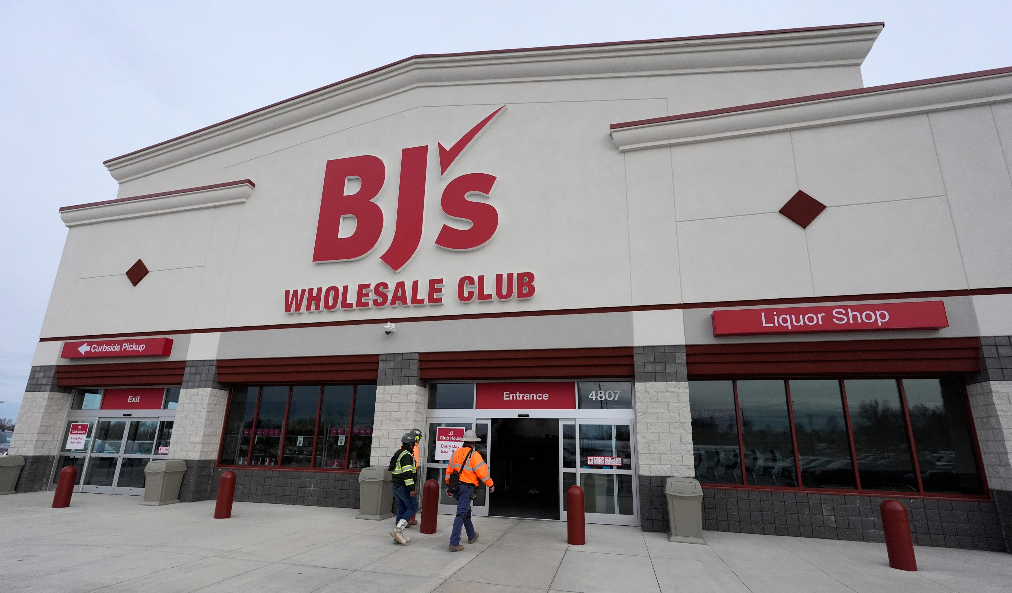 BJ's opens its first Kentucky location in Louisville. Here are 5 things ...