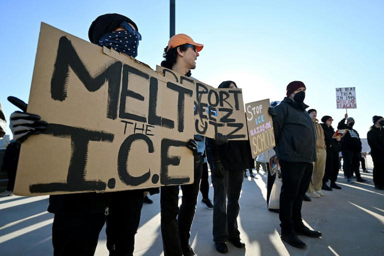 Demonstrators gather again, worried about the rights of immigrants ...